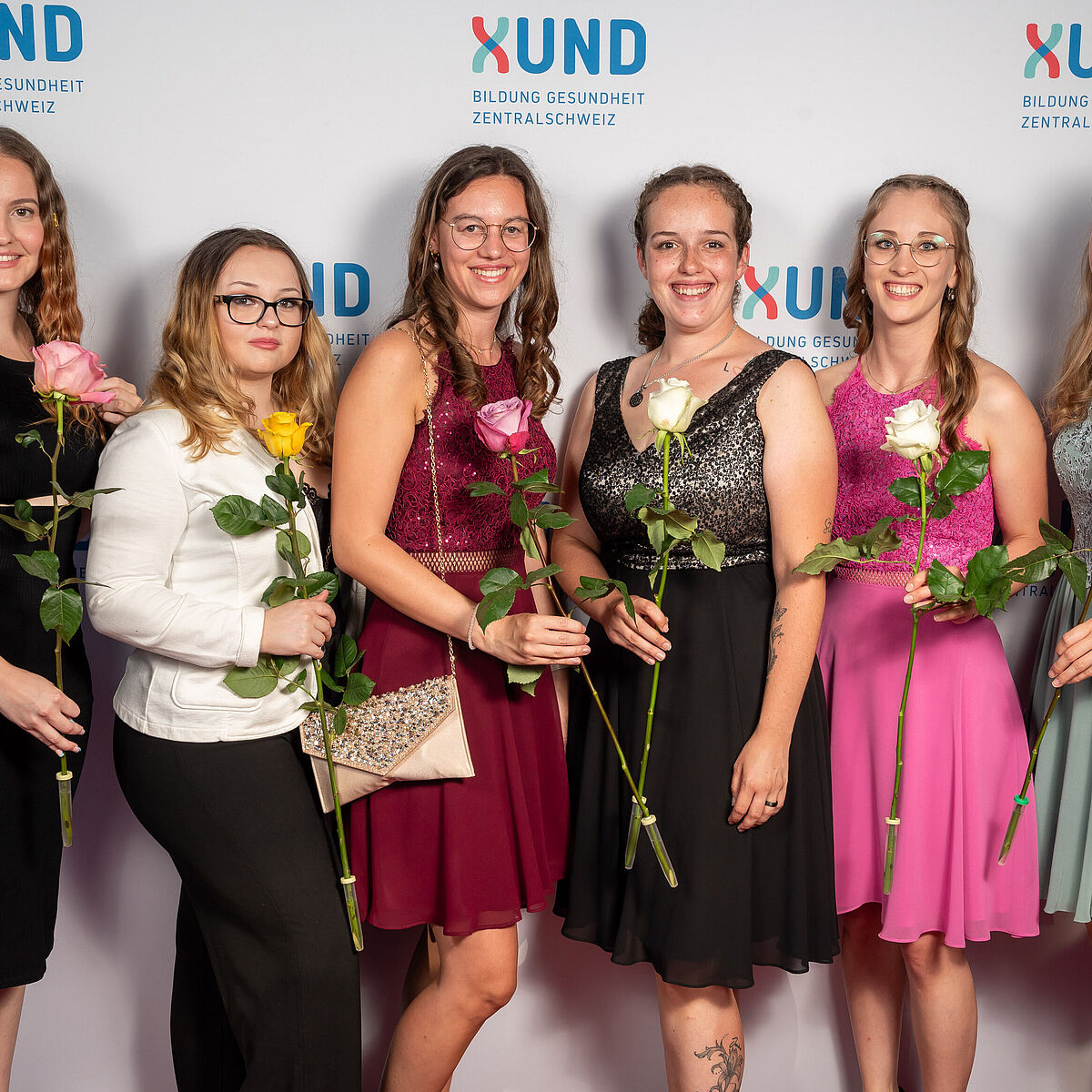 XUND gratuliert 77 Pflegefachpersonen HF zum Diplom